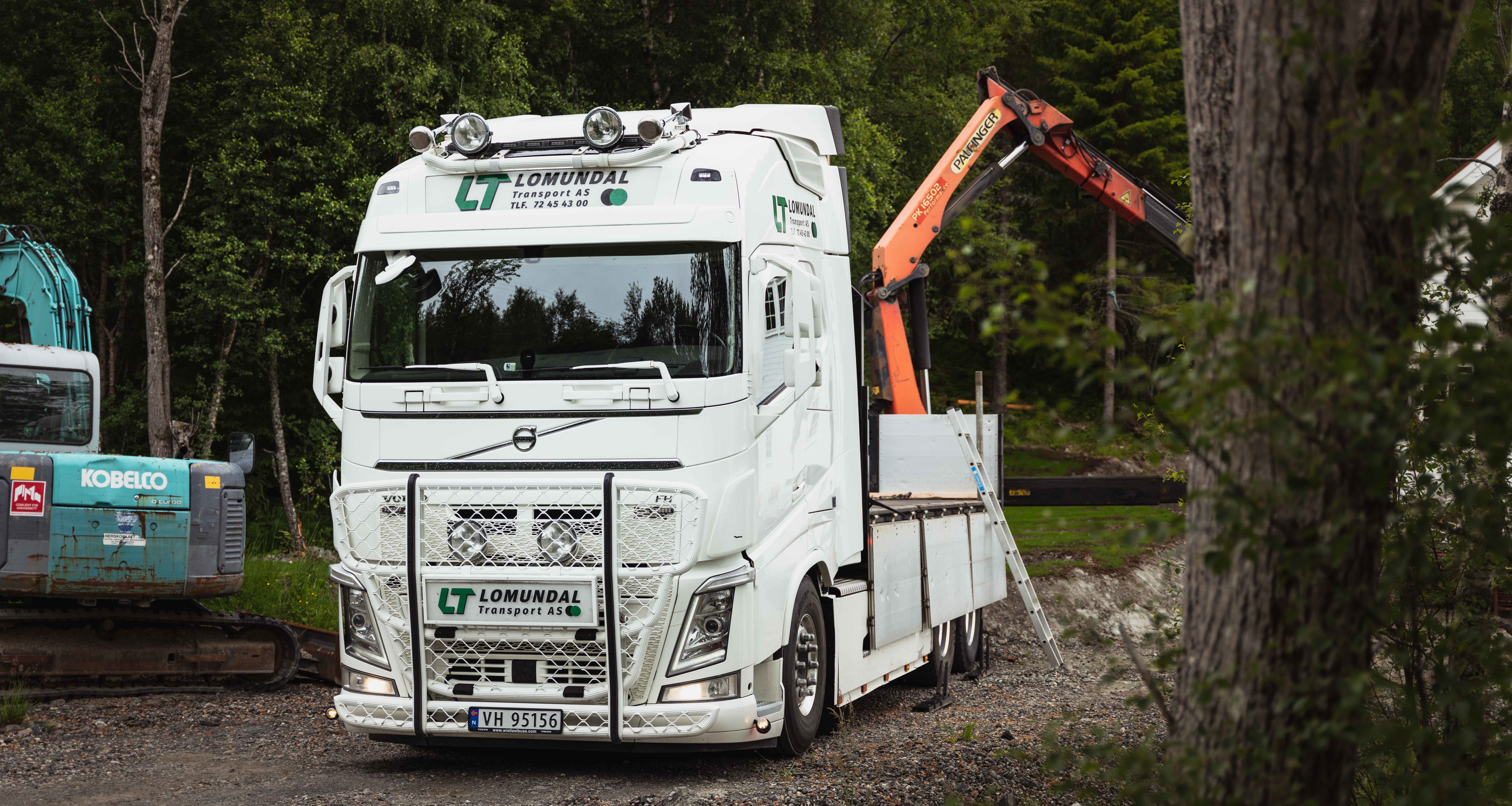Krantransport med liten lastebil eller semi | Lomundal Transport AS